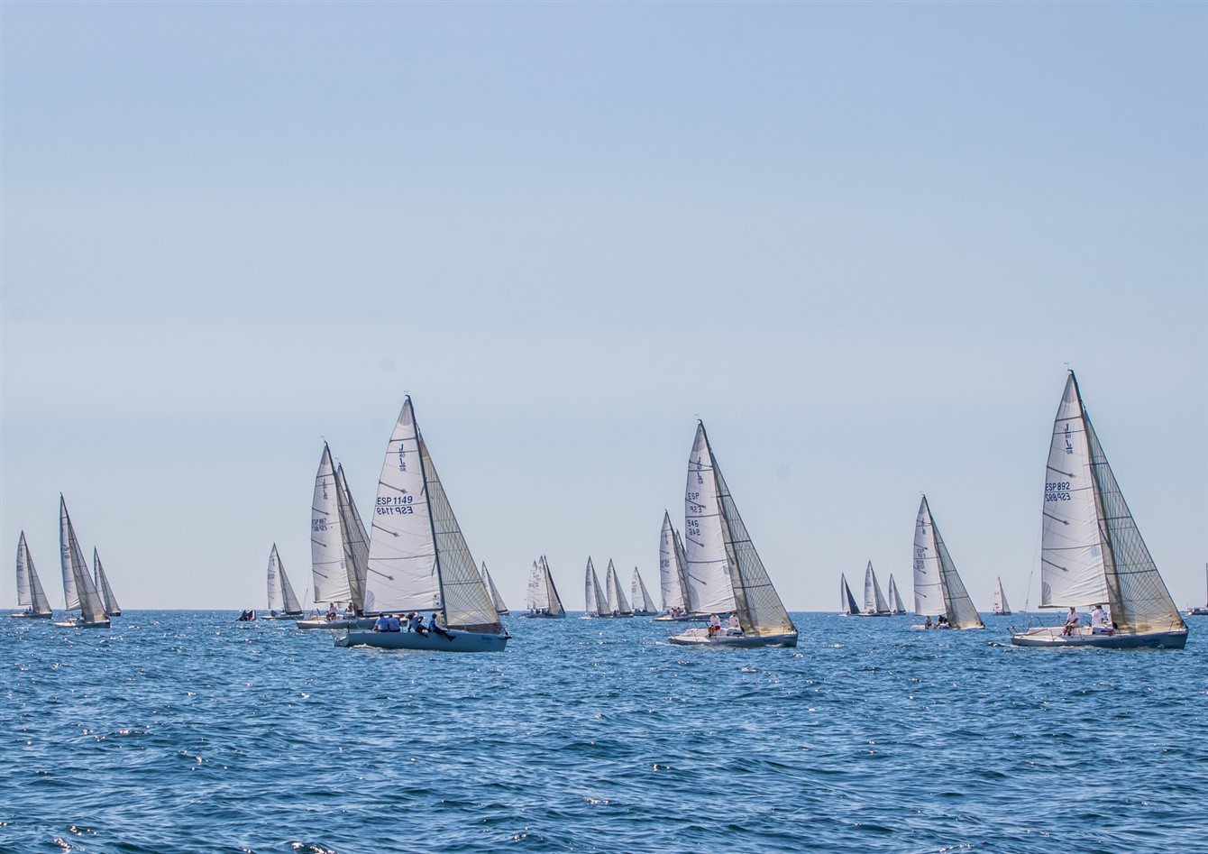 La flota de J80 regresa a Baiona para disputarse la Liga de Otoño ...